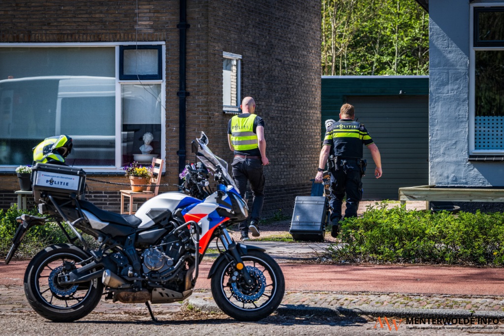 Politie rukt uit voor gaslekkage en ontdekt bij buren hennepdrogerij ... Politie rukt uit voor gaslekkage en ontdekt bij buren hennepdrogerij ...
